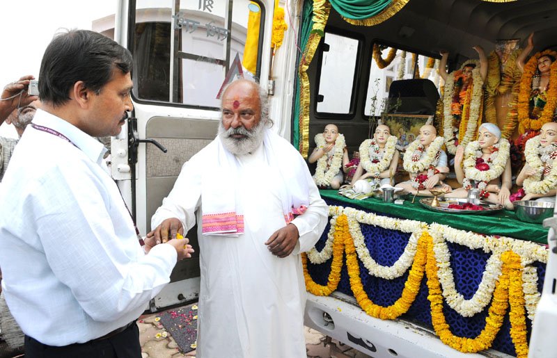 The Secretary, Ministry of Culture, Shri Narendra Kumar Sinha receiving “Chaitanya Prem Rath ...