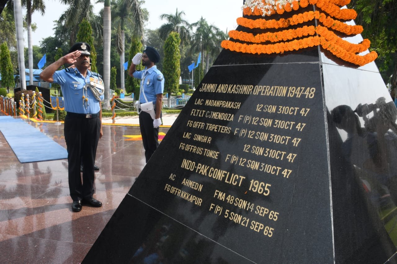 AIR MARSHAL ASHUTOSH DIXIT TAKES OVER AS AOC-IN-C CENTRAL AIR COMMAND | SARKARIMIRROR.COM ...